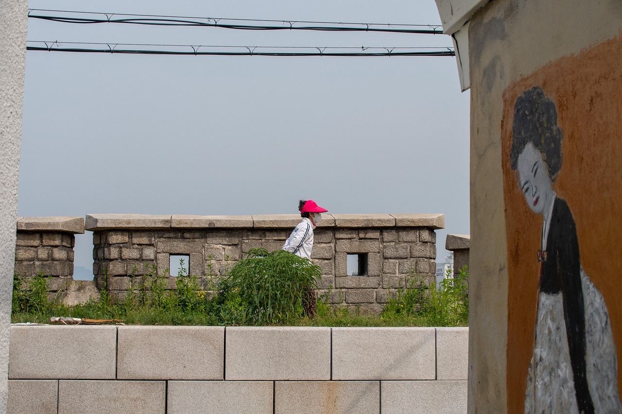 Woman Wall City - Free photo on Pixabay