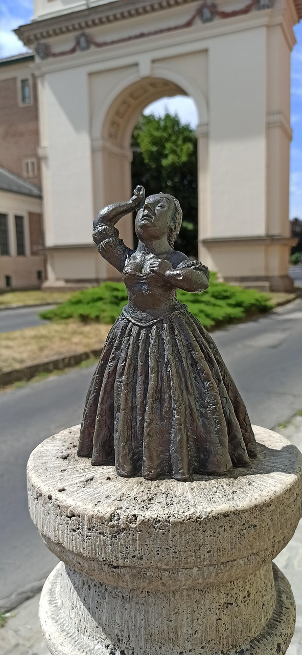 Statue De Kolodko Vide Arc - Photo gratuite sur Pixabay - Pixabay
