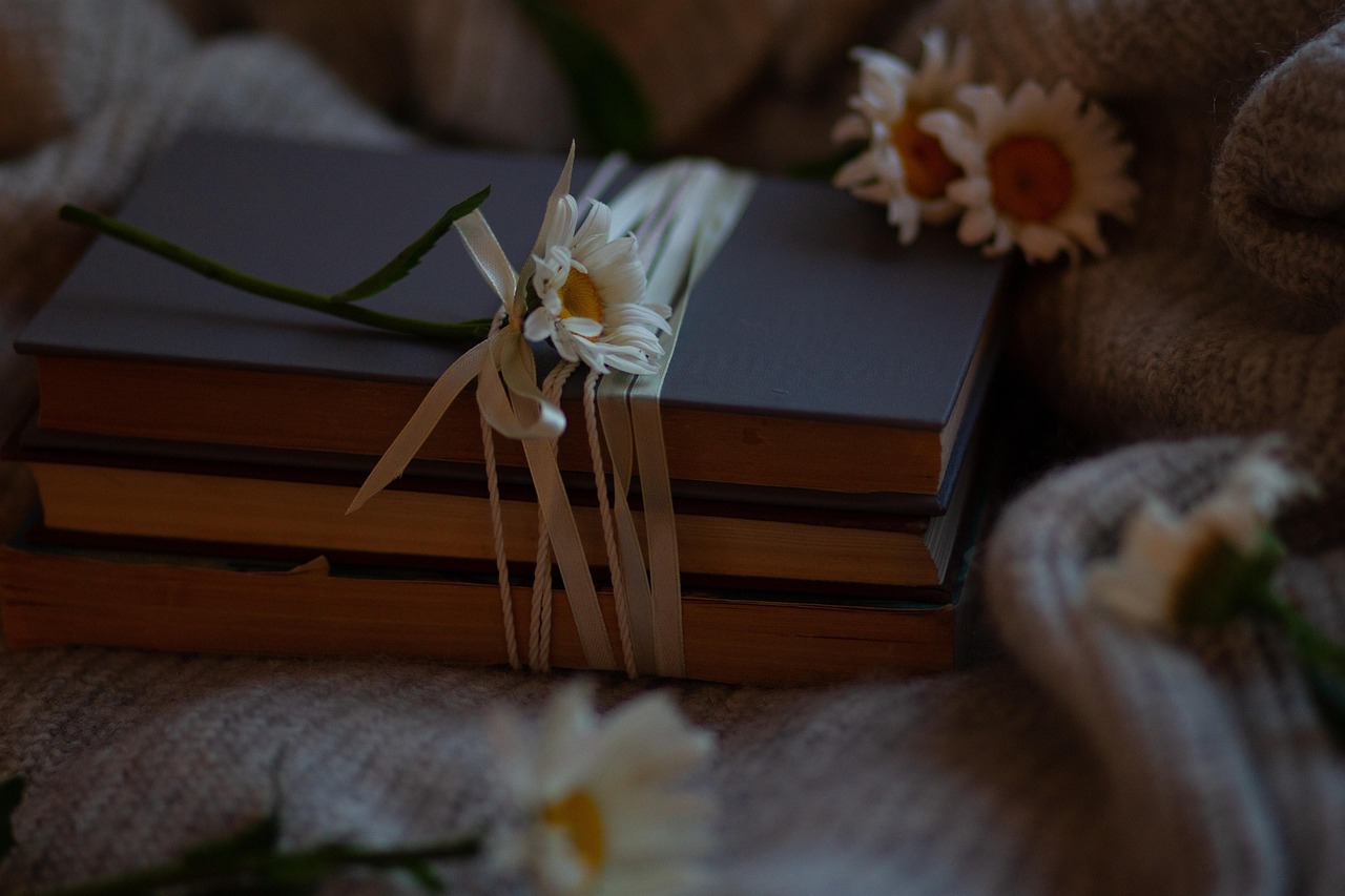 Books Bundle Flowers - Free photo on Pixabay - Pixabay