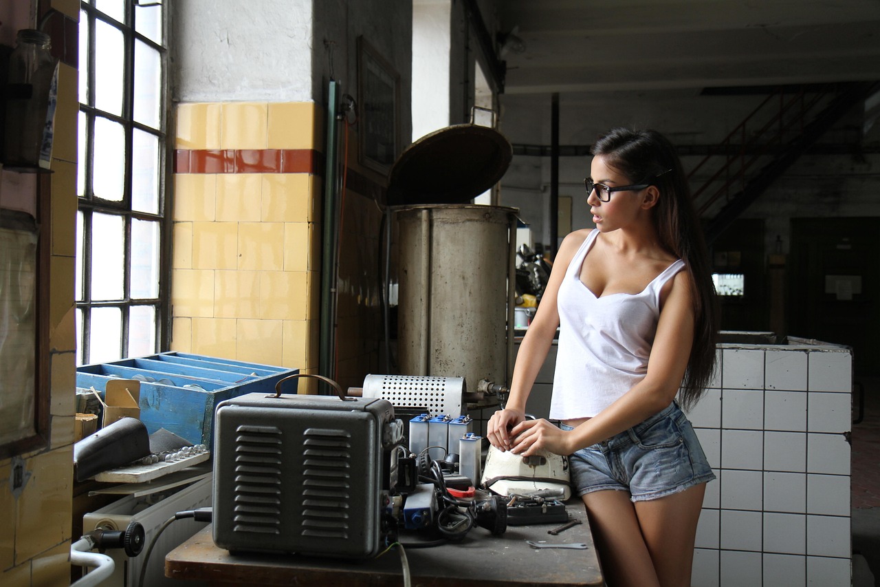 100,000+ Free Factory Woman & Factory Images - Pixabay