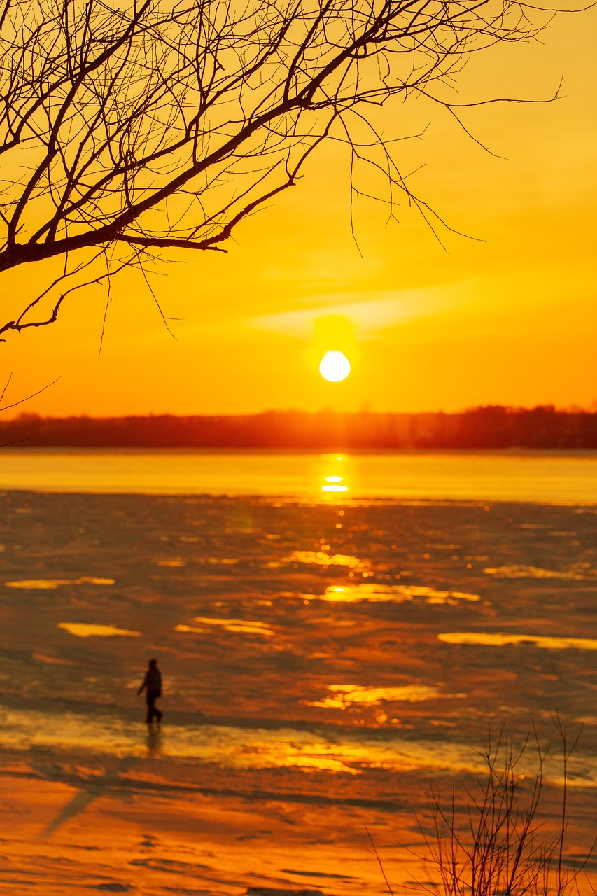 Fondo De Pantalla De Nubes Y Puesta De Sol En Invierno