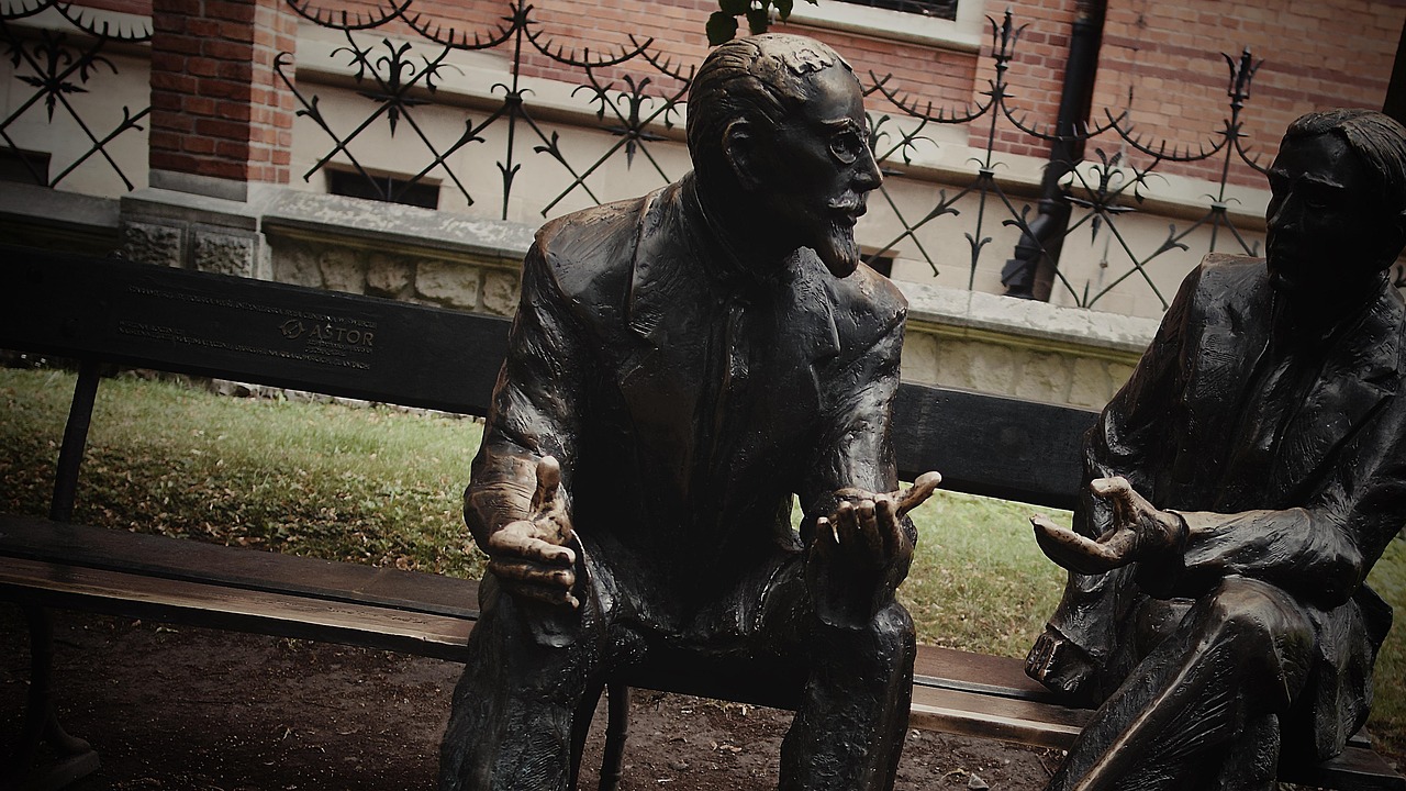 Statue Personnage Discussion - Photo gratuite sur Pixabay - Pixabay