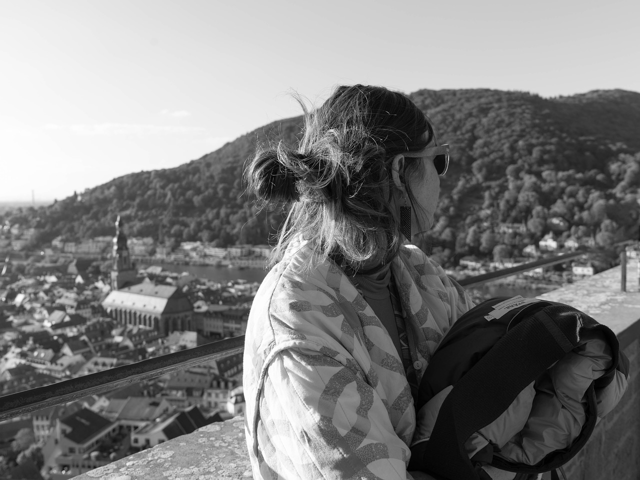 Woman Looking Away From Camera - Free photo on Pixabay - Pixabay