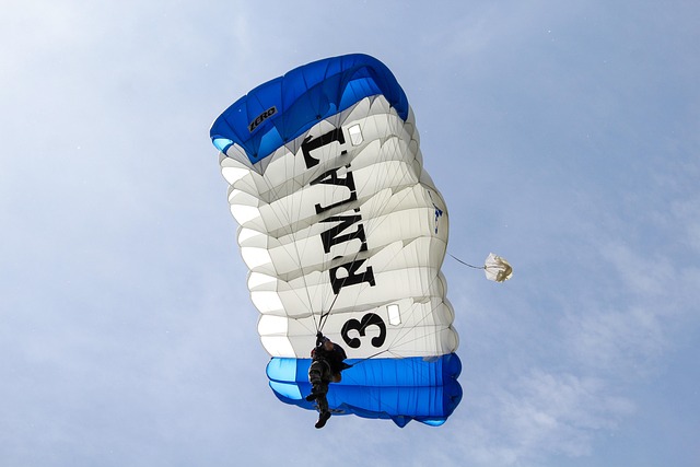 Parachute Parachutist Skydiving - Free photo on Pixabay - Pixabay