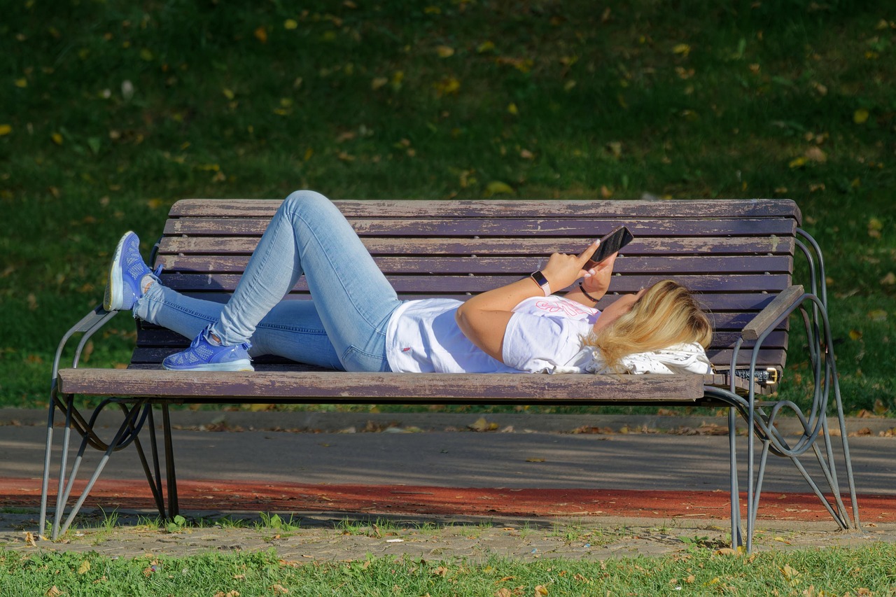 Girlie Lying Bench - Free photo on Pixabay