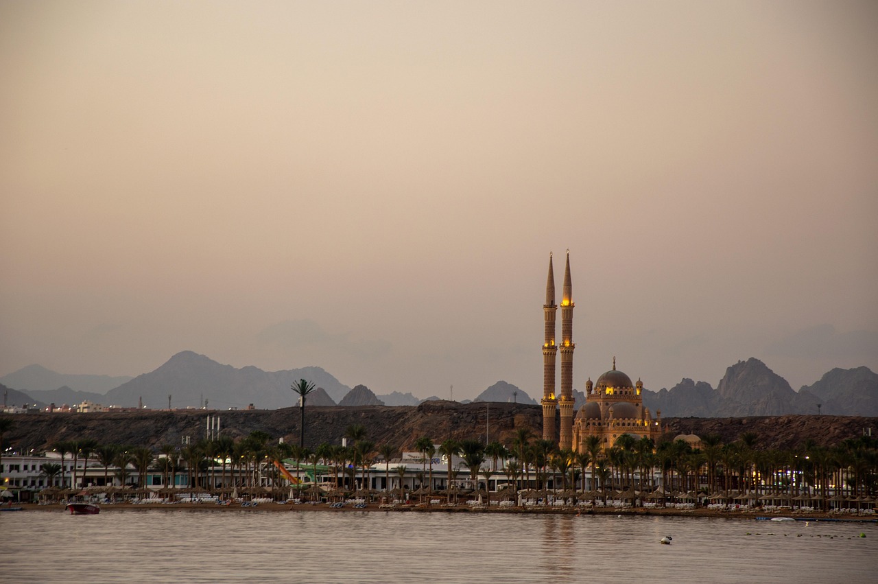 Embankment Mosque Minarets - Free photo on Pixabay