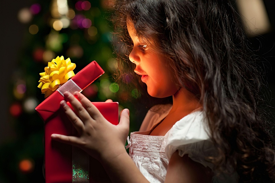 Child Gift Christmas - Free photo on Pixabay