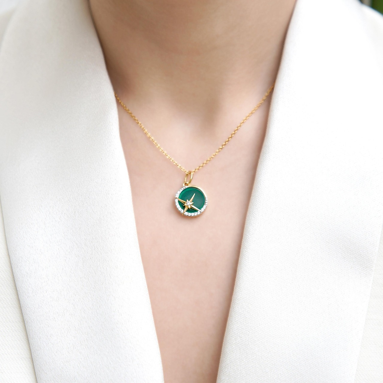 Femme Collier Pendentif - Photo gratuite sur Pixabay - Pixabay