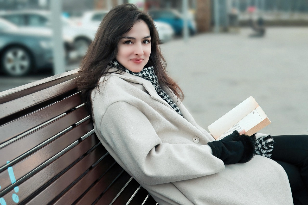 Woman Reading Bench - Free photo on Pixabay - Pixabay