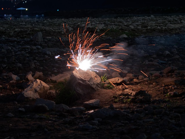 Kembang Api Spark Merayakan Malam - Foto gratis di Pixabay - Pixabay