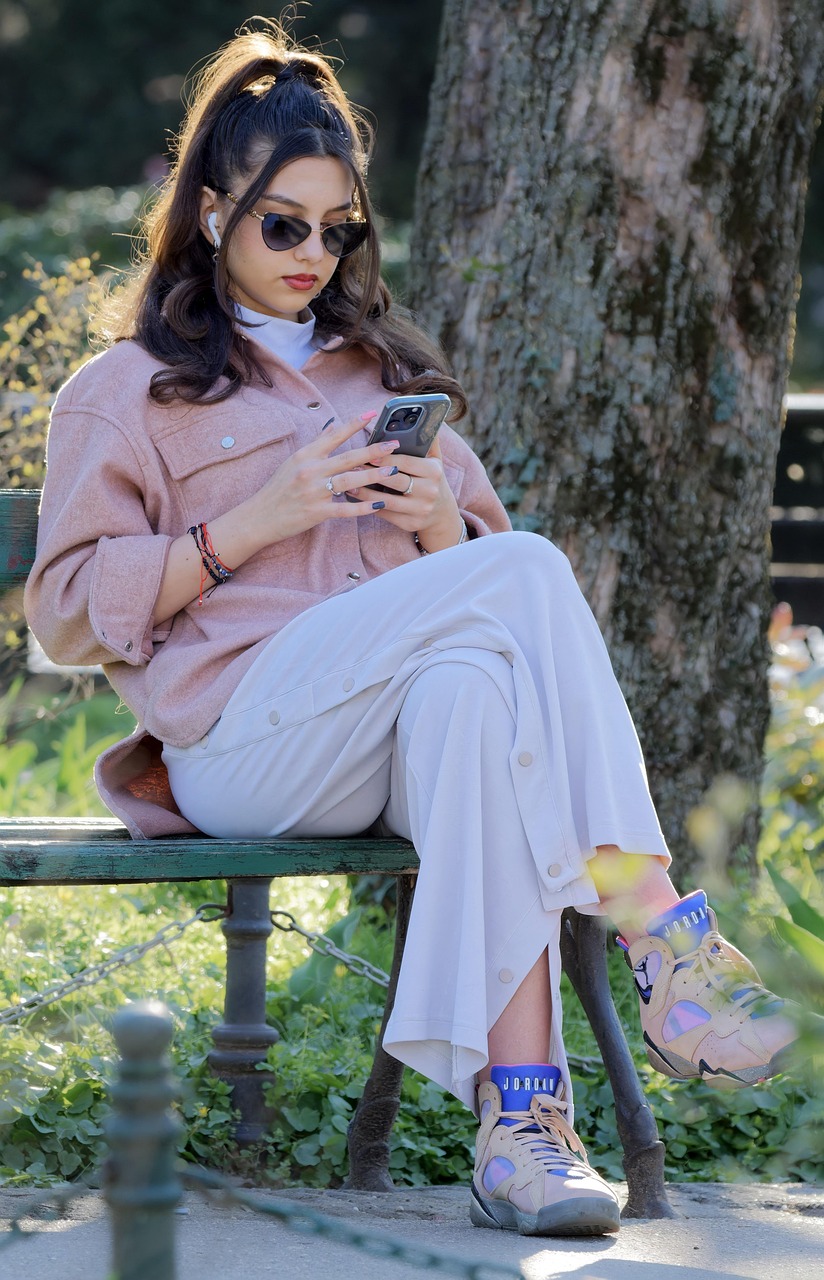 Woman Sitting Bench - Free photo on Pixabay