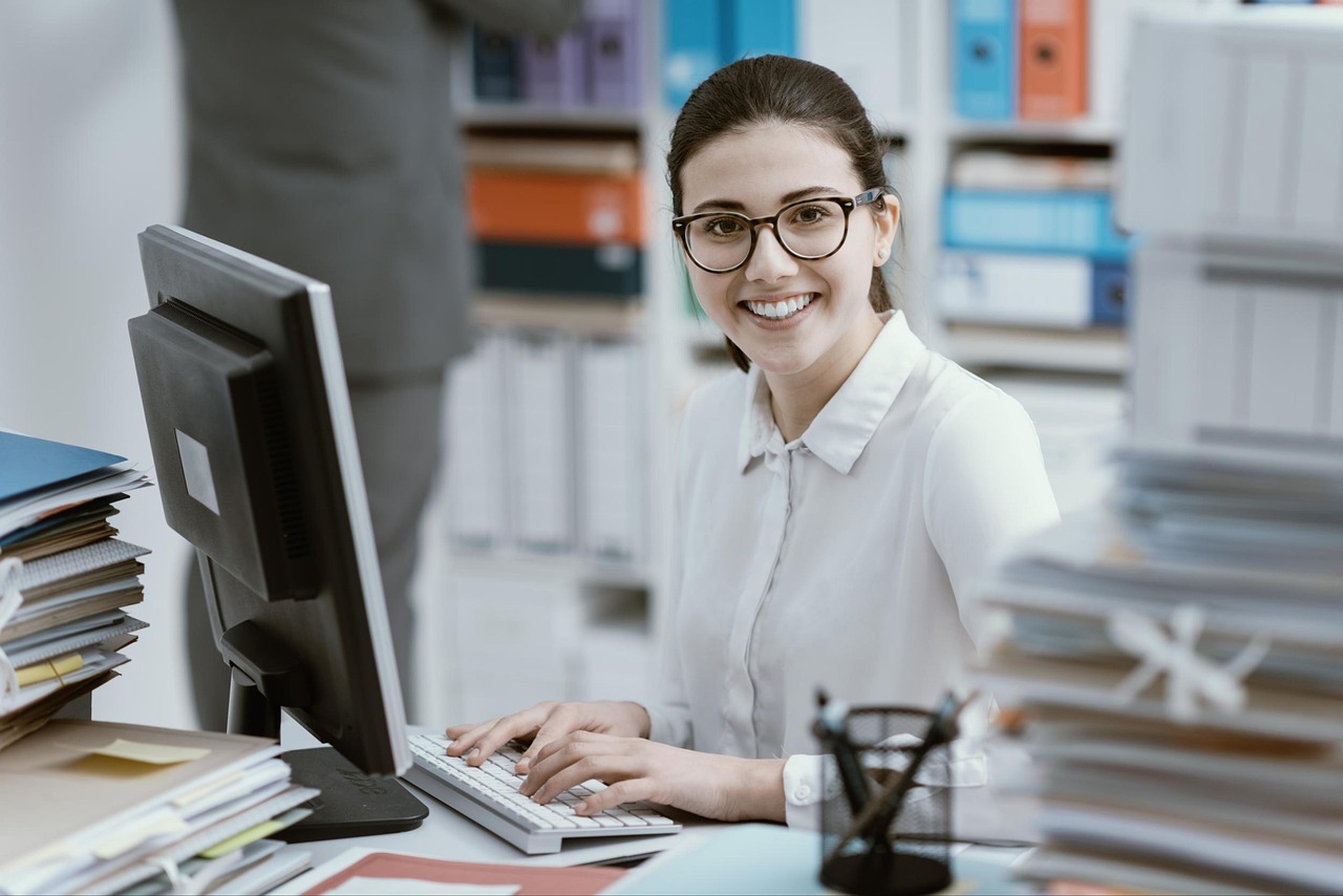 Woman Desk Computer - Free photo on Pixabay