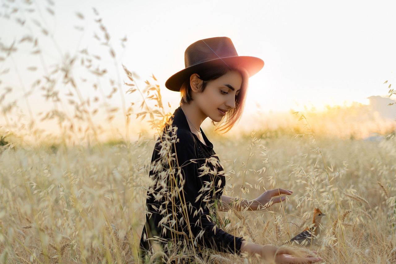 70,000+ Free Saxy Female & Female Images - Pixabay