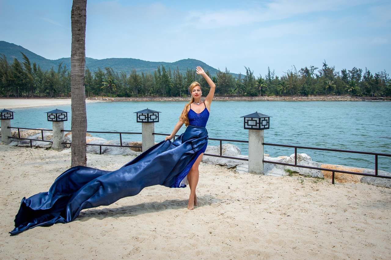 Woman Train Evening Dress - Free photo on Pixabay - Pixabay
