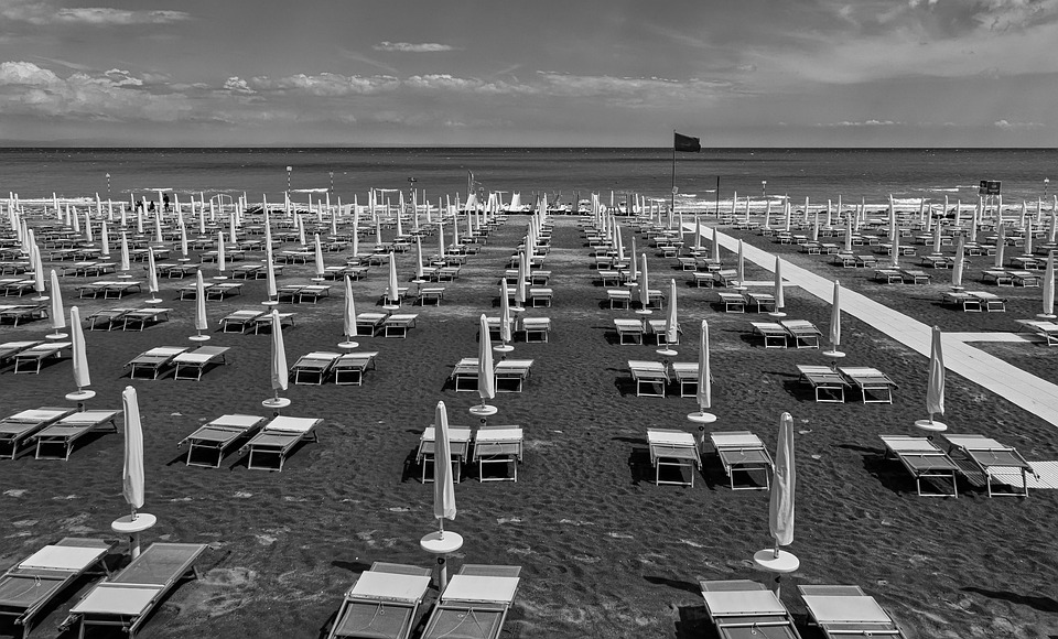Tourisme Surtourisme Plage Noir Et - Photo gratuite sur Pixabay