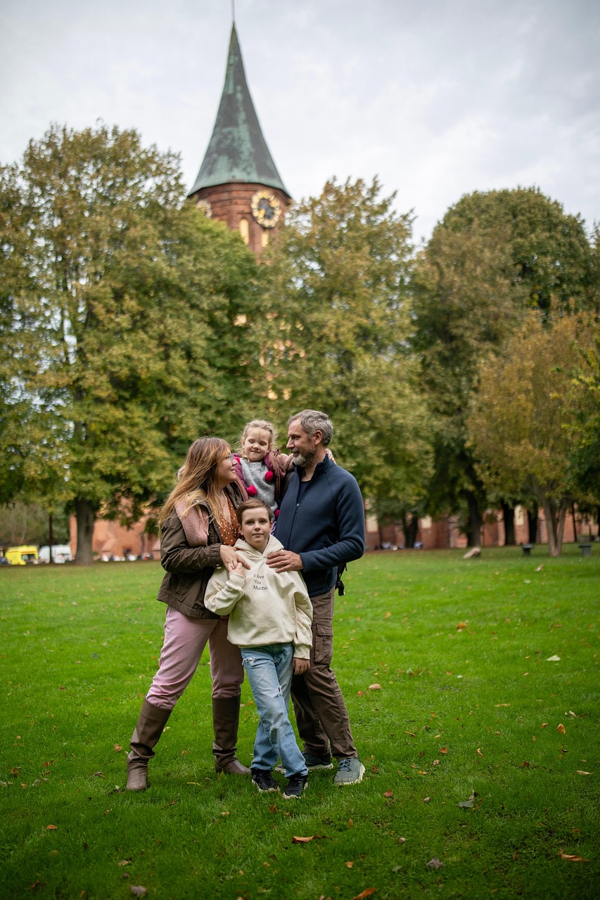 30,000+ Free Happy Family Street & Family Images - Pixabay