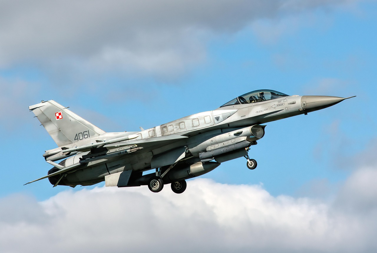 Elang Tempur F-16 Militer Jet - Foto gratis di Pixabay