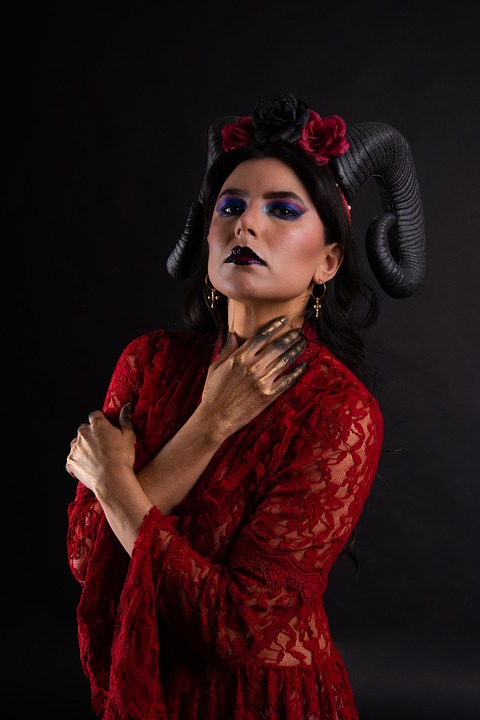 Femme Cornes Noires Portrait - Photo gratuite sur Pixabay