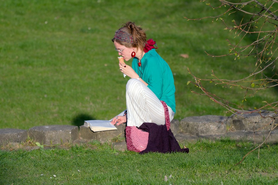 Woman Young Reading - Free photo on Pixabay