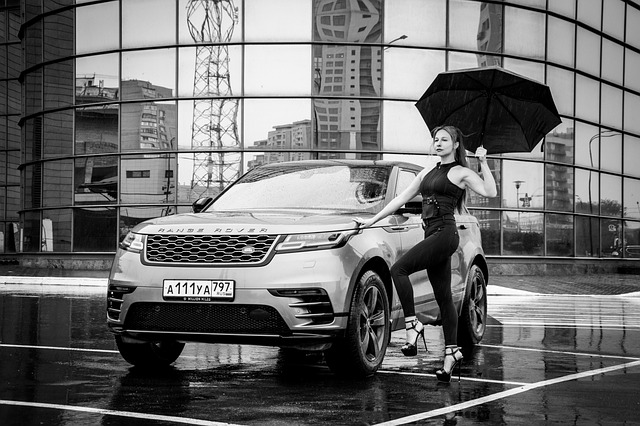 Frau Regen Land Rover Range - Kostenloses Foto auf Pixabay
