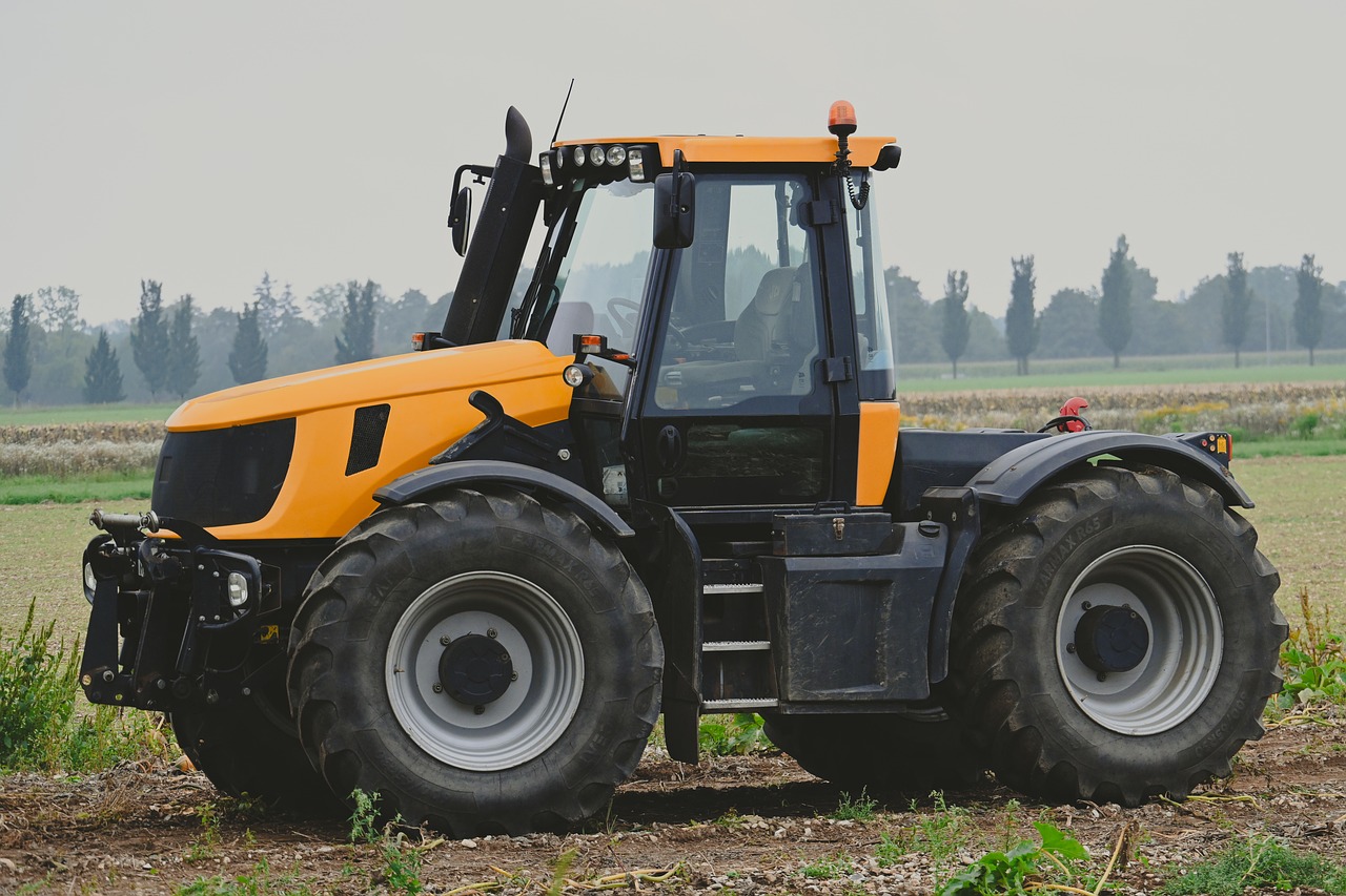 Tractor Agriculture Farm Yard - Free photo on Pixabay
