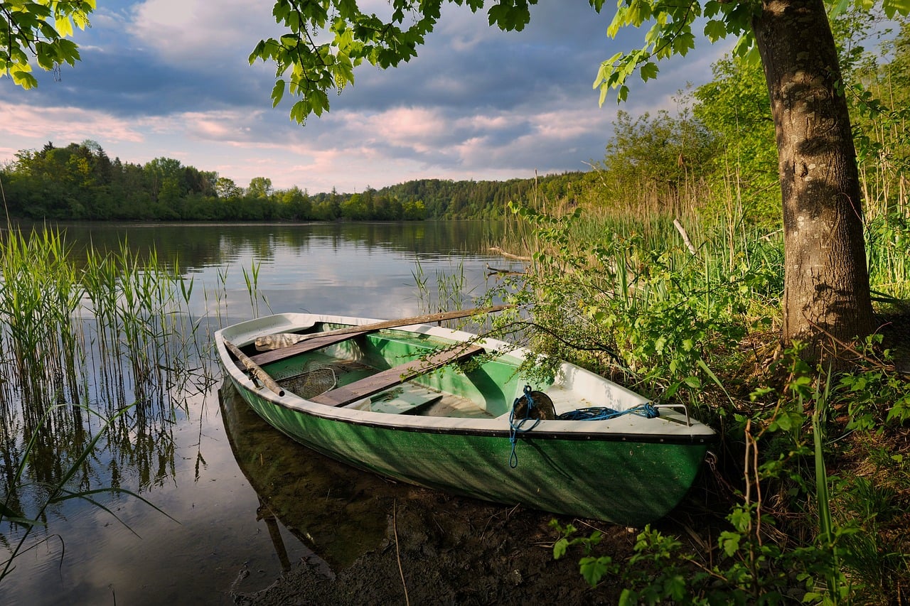 Lake Boat Reflection - Free photo on Pixabay