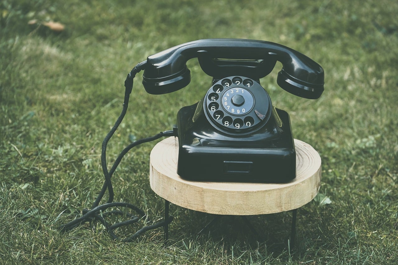 Retro Telephone Lawn - Free photo on Pixabay