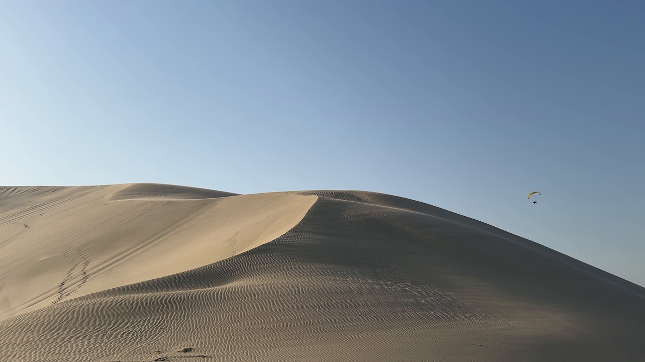 Desert, Parachute, Dunes. Free Stock Video - Pixabay